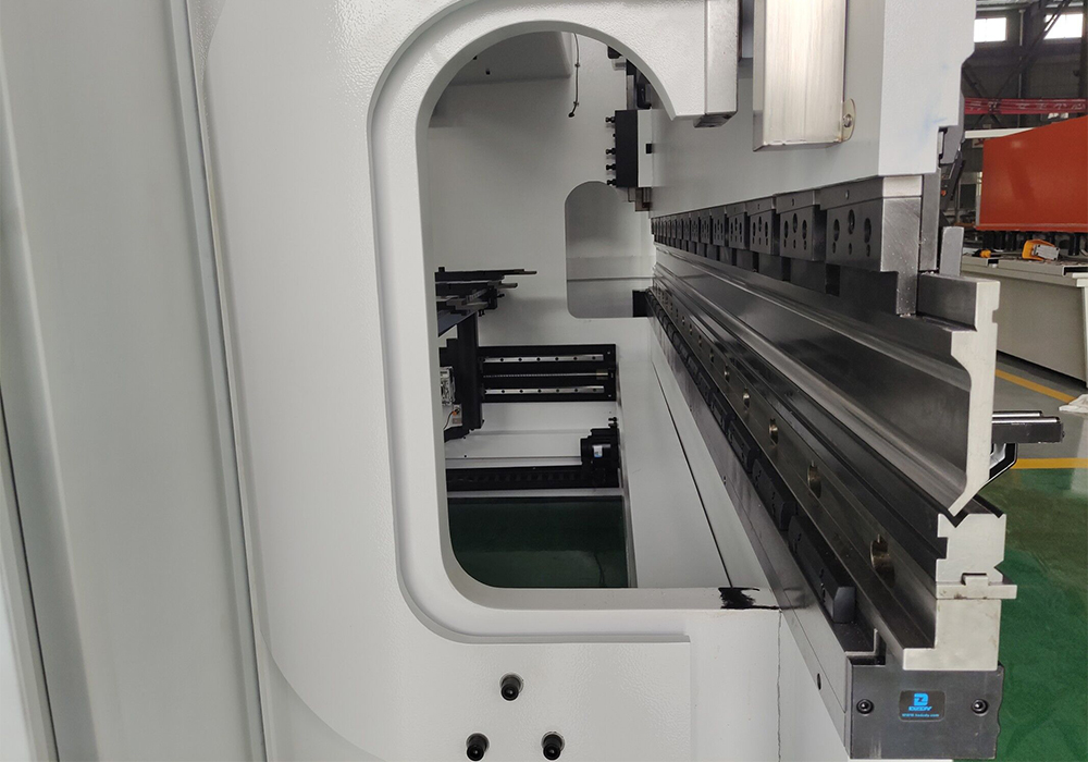 4+1 Axis CNC Hydraulic Press Brakes With CybTouch12 Controller manufacturer, company | JUGAO CNC ...