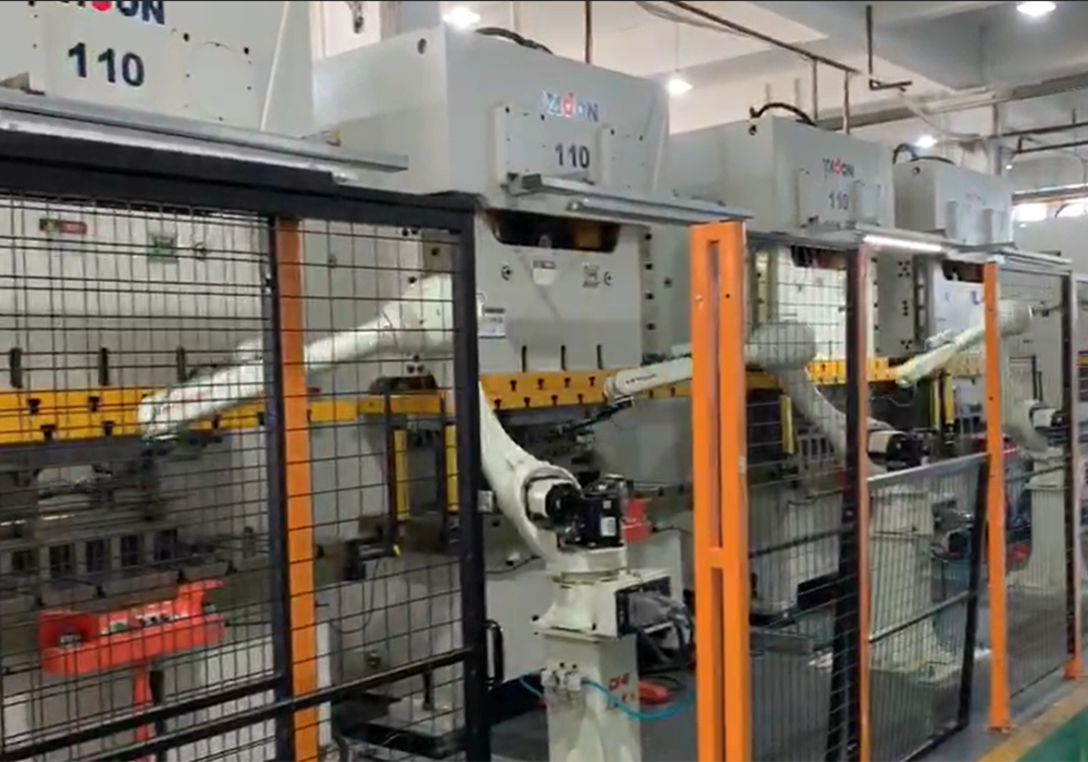 Robot Automatic Loading and Unloading | Jiangsu Dade Heavy Industry Co ...