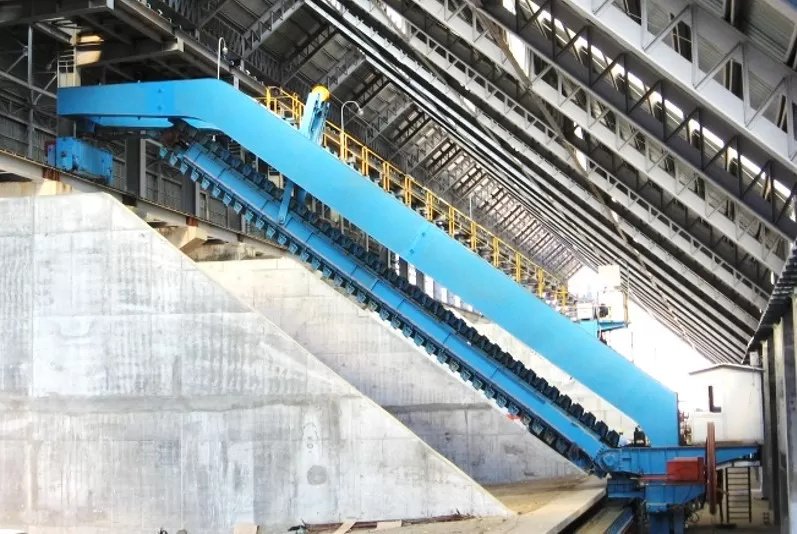 Portal scraper reclaimer for bulk cargo handling in stockyard