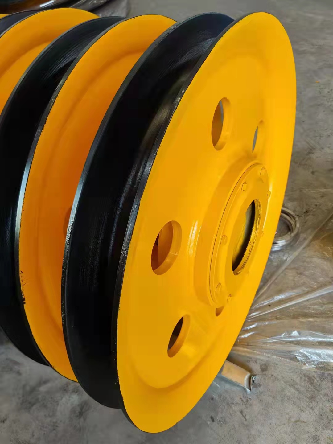 Steel wire rope sheaves and pulley block