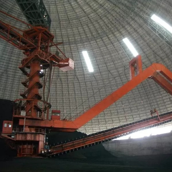 Heavy Duty Slewing Cantilever Stacker Used To Stack Coal In Stockyard