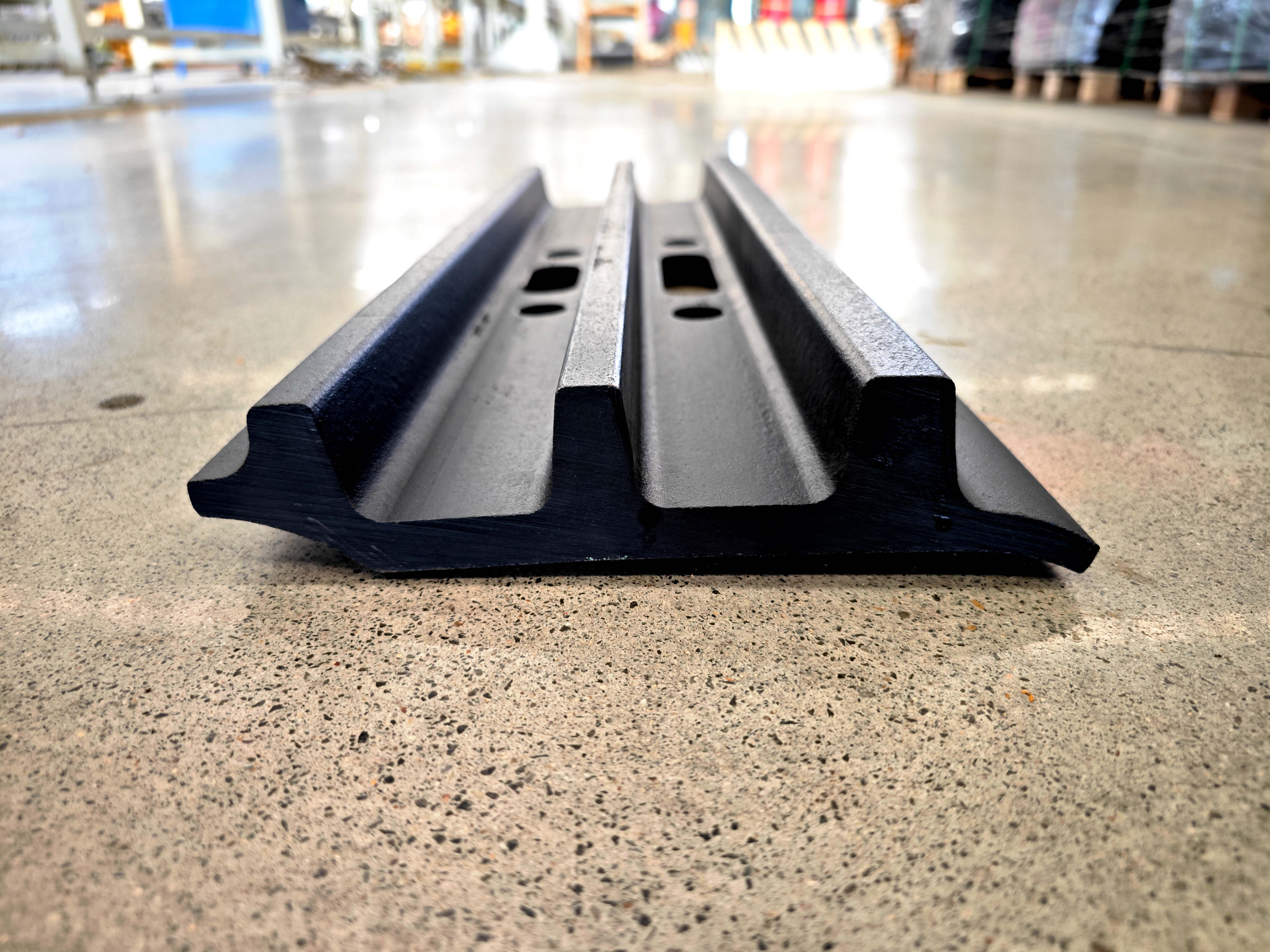 Triple Grouser Track Shoes Exporter, SES Excavator Track Shoes